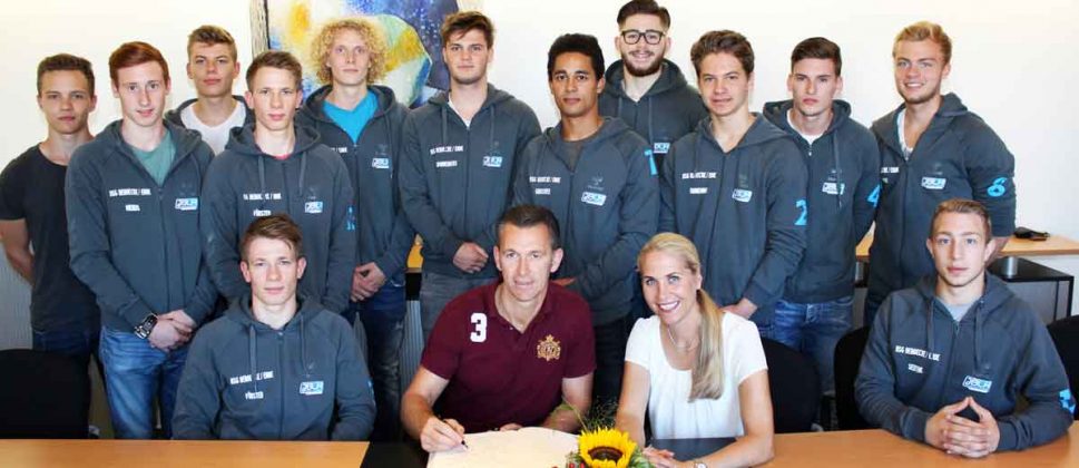Handballer Tragen Sich Ins Goldene Buch Der Stadt Ein Herdecke Magazin handballer-tragen-sich-ins-goldene-buch-der-stadt-ein-herdecke-magazin
